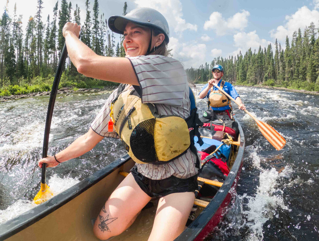 How To Canoe: Learn The Basics Of Launching, Paddling, Safety & More ...
