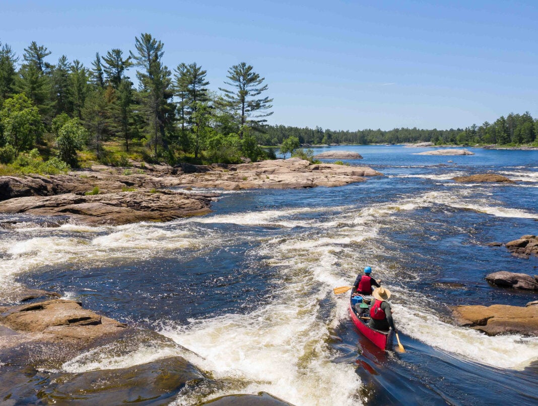 How To Canoe: Learn The Basics Of Launching, Paddling, Safety & More ...